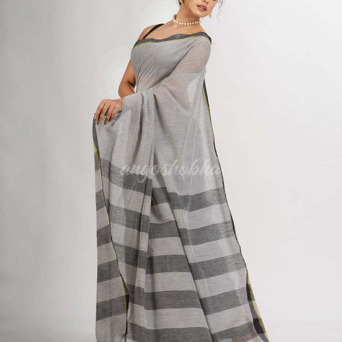 White And Black Cotton Check Handloom Saree – angoshobha